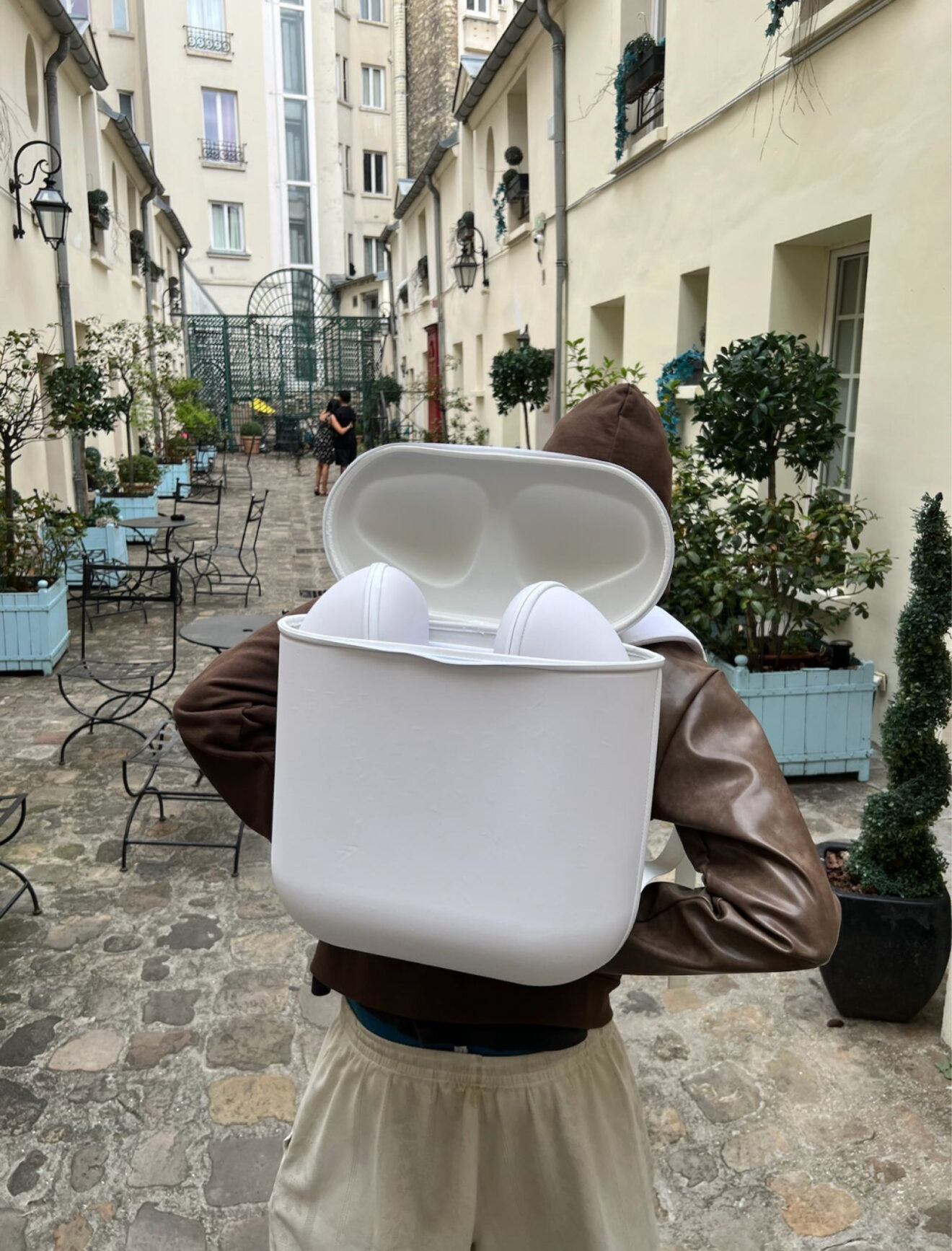 브레이브스트, 에어팟을 닮은 에어팩 백팩 출시 - 디자인 나침반